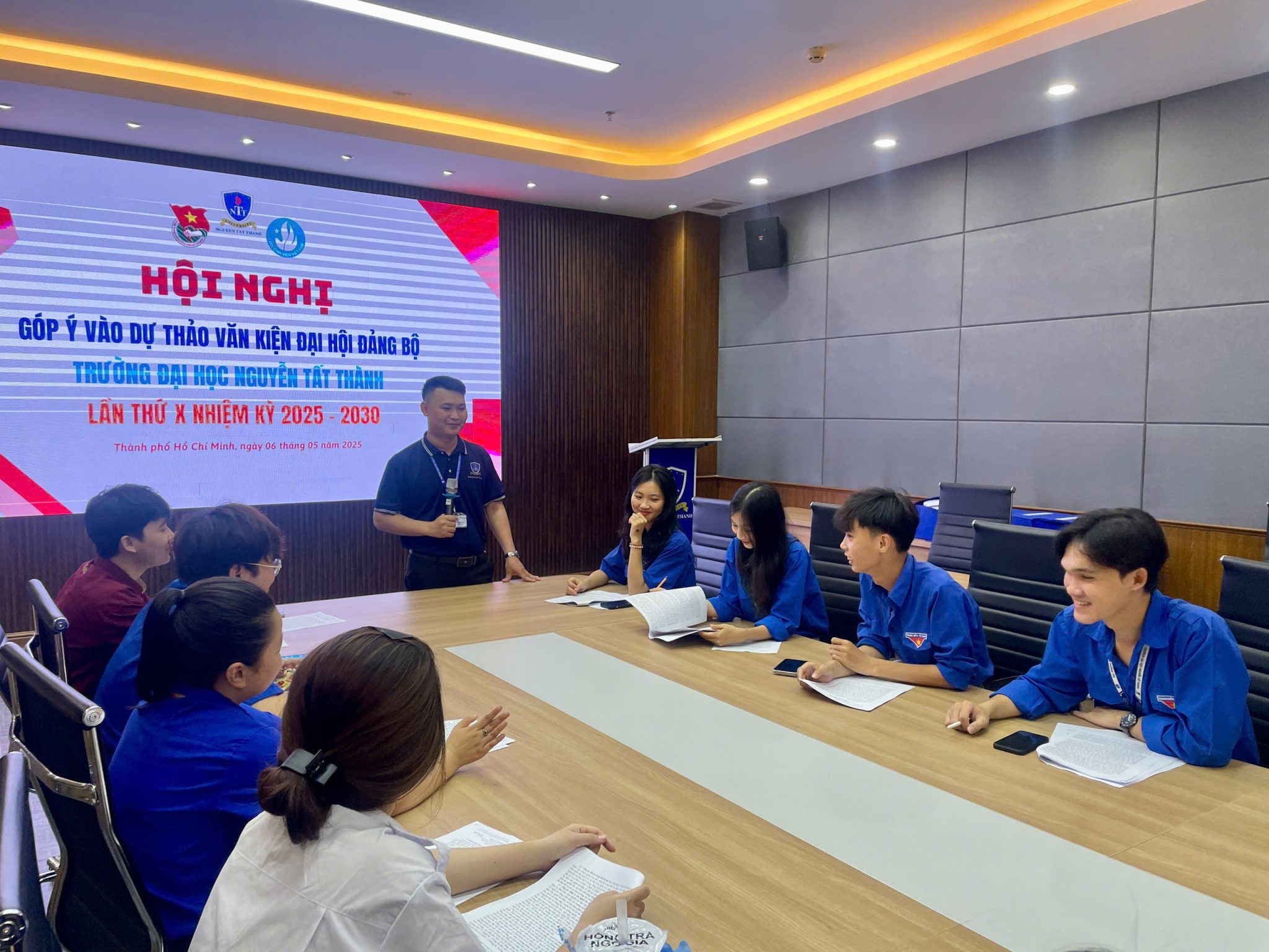 TUỔI TRẺ NTTU GÓP Ý VĂN KIỆN ĐẠI HỘI ĐẢNG BỘ TRƯỜNG ĐẠI HỌC NGUYỄN TẤT THÀNH LẦN X, NHIỆM KỲ ...